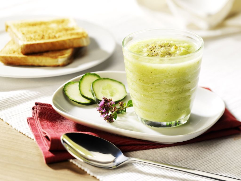 Le rafraîchissant gazpacho aux concombres bio | Recette